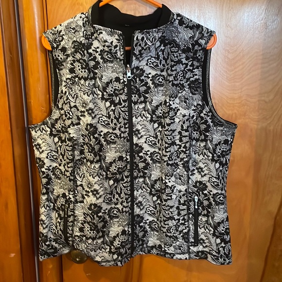 Tops | Ladies Sleeveless Front Zip Top Xl | Poshmark
